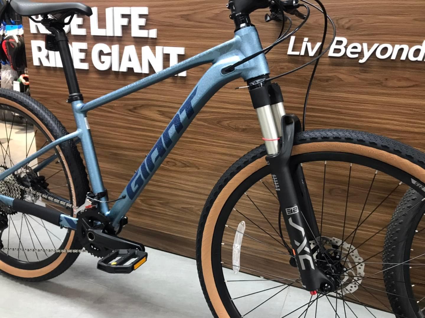 Xe đạp Giant XTC 820 2023